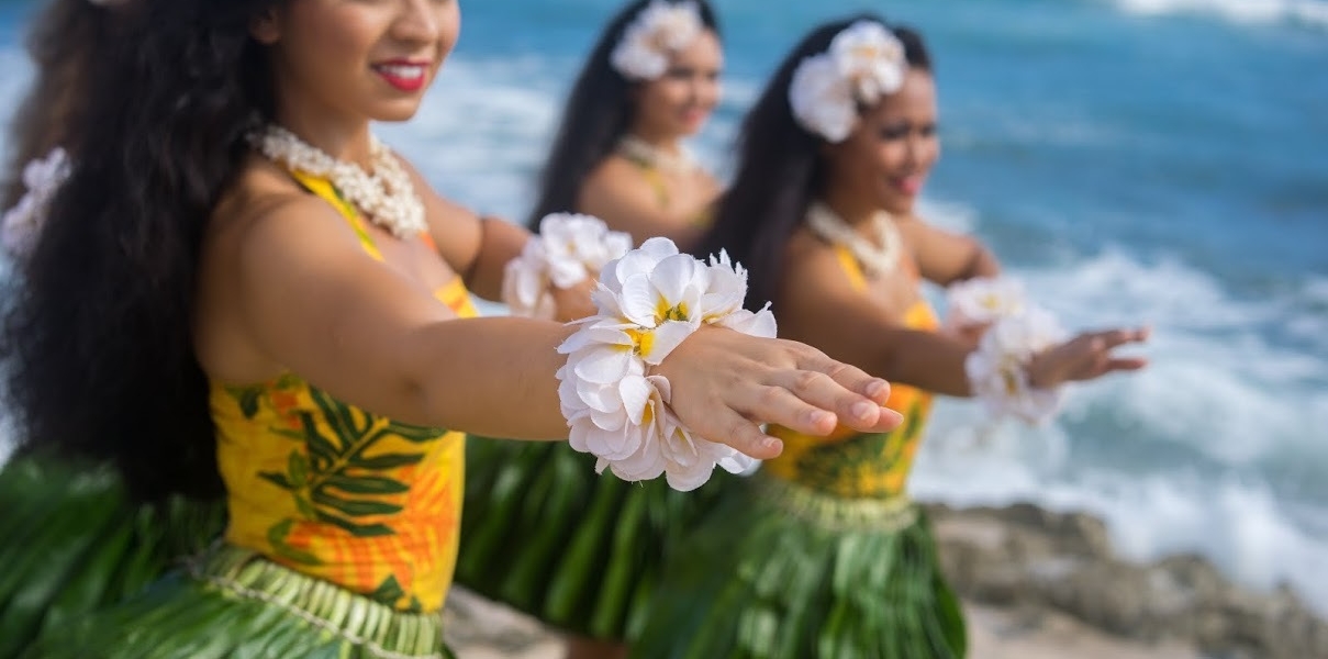 Hula Lessons | The Twin Fin Hotel