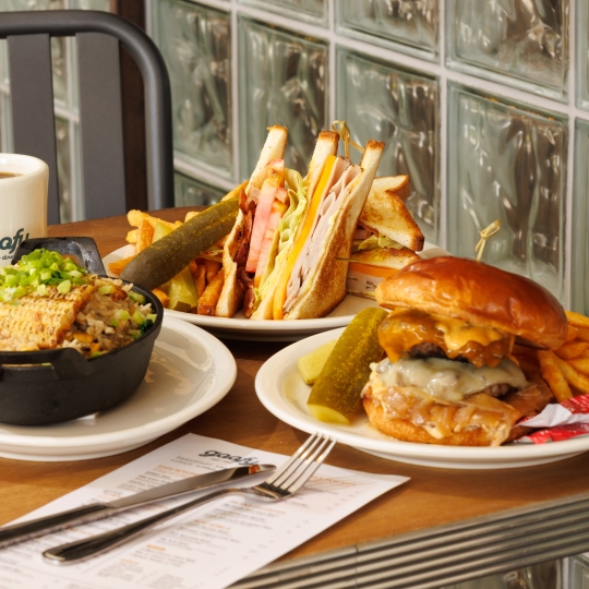 Goofy Cafe & Dine Waikiki | The Twin Fin Hotel Waikiki
